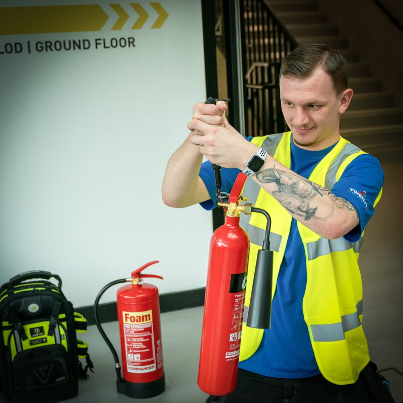 When to Use a Fire Extinguisher in the Workplace: A Guide for UK ...